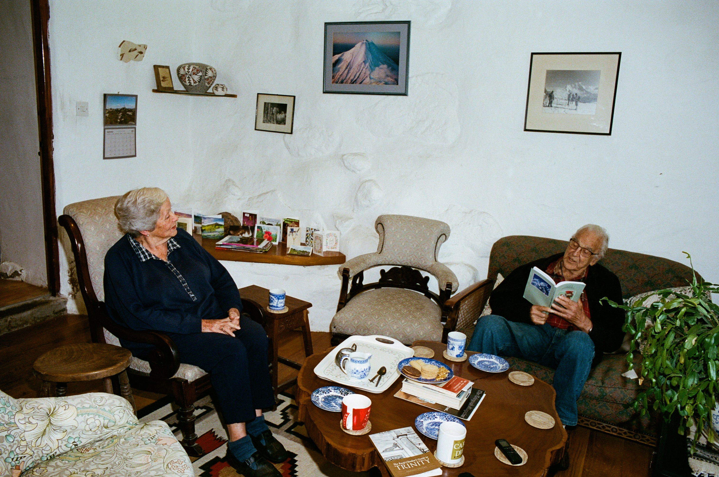 Tea & Biscuits with Jo Scarr – Outsiders Store UK