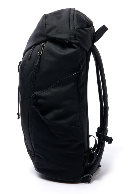 Arc'teryx Mantis 20 Backpack - Black – Outsiders Store UK