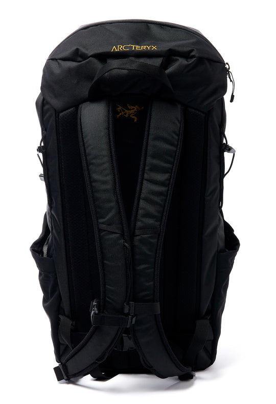 Arc'teryx Mantis 20 Backpack - Black – Outsiders Store UK