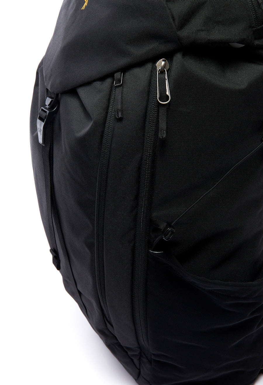 Arc'teryx Mantis 20 Backpack - Black – Outsiders Store UK